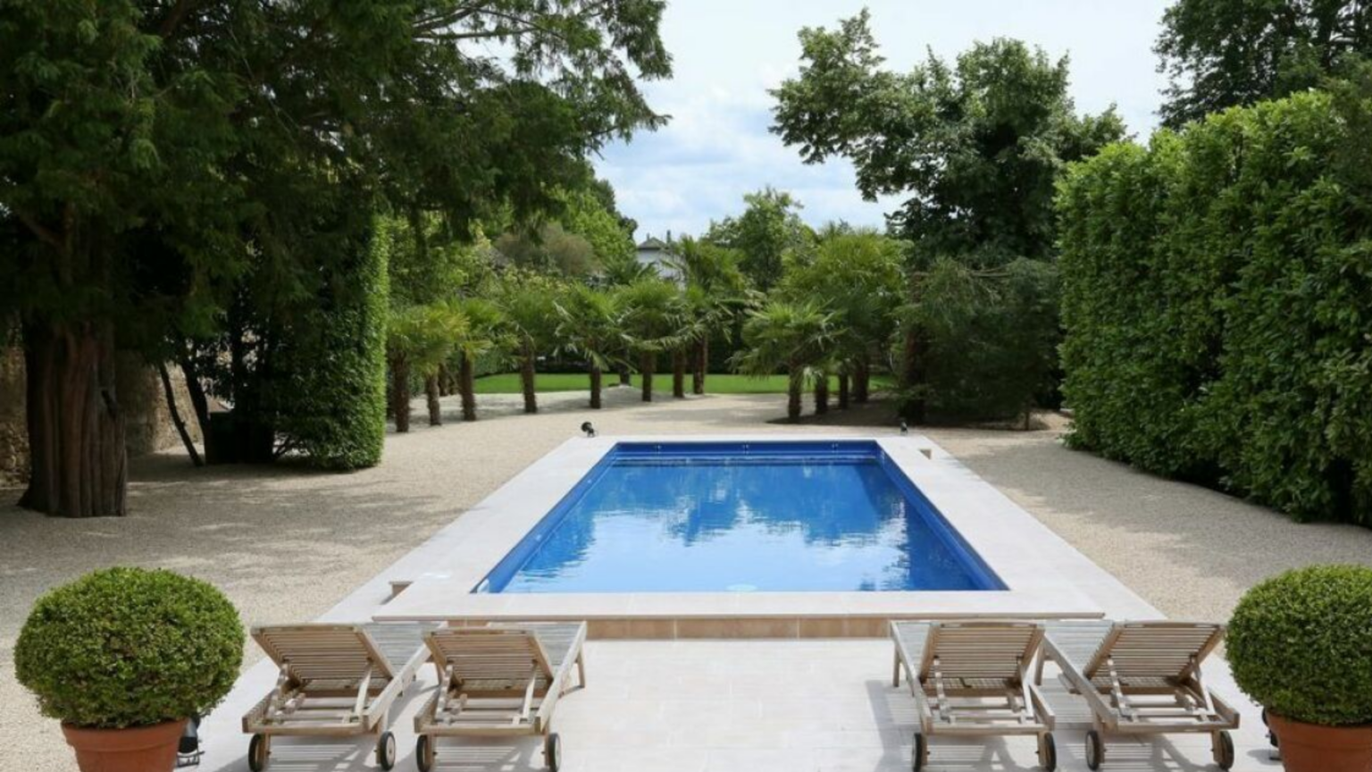 Piscine en dur : Quels matériaux choisir en 2025 ? - Lantana Les ...